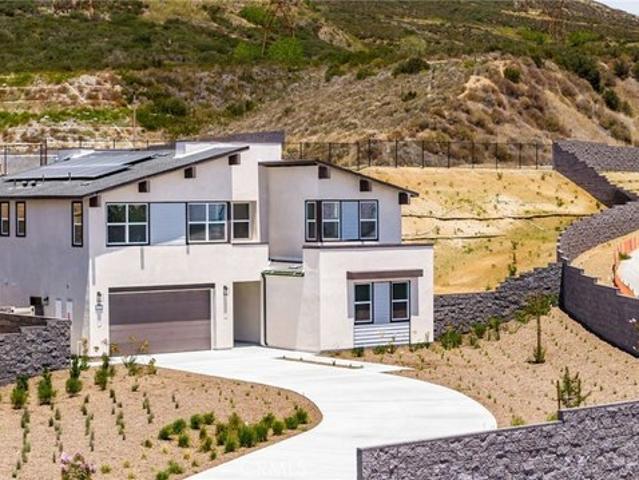 16094 Butterfly Dr, Fontana, CA 92336