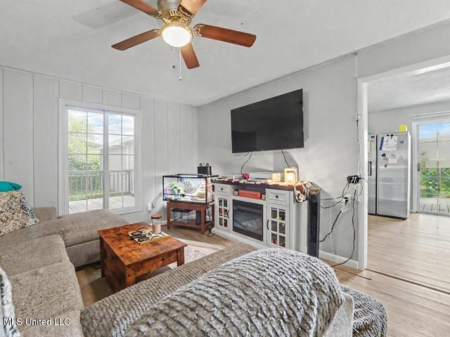 16098 Crestview Drive