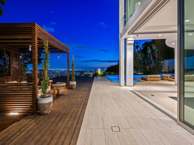 1609 Magnetic Terrace