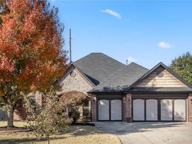 1609 NE Rock St, Bentonville, AR 72712