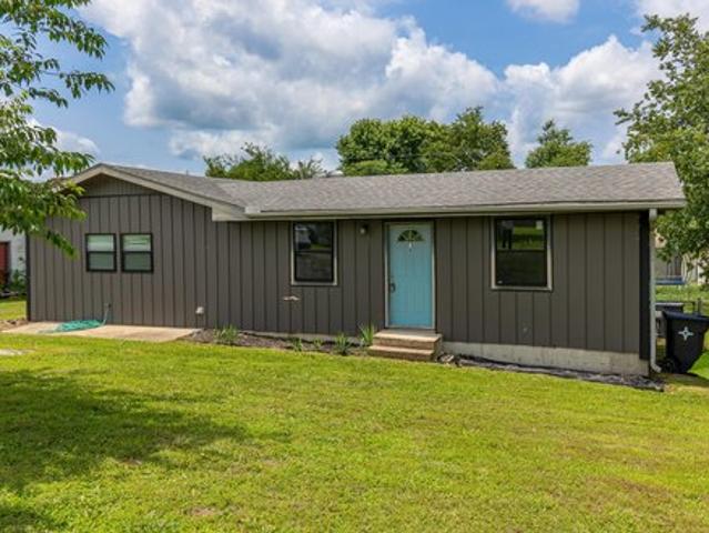 1609 Amy St, West Plains, MO 65775