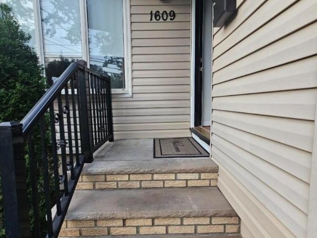 1609 Central Ave