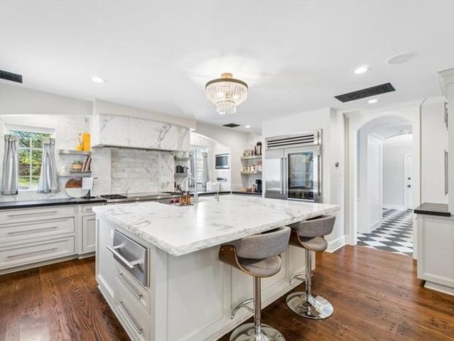1609 Elmhurst Ave, Nichols Hills, OK 73120