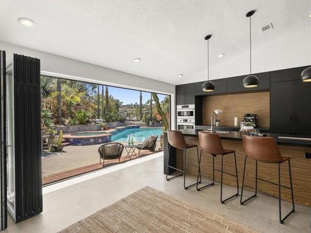 1609 Honeysuckle Ct, Encinitas, CA 92024