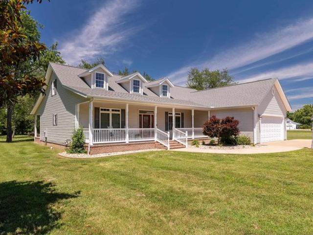 1609 Saddlebrook Ln, Herrin, IL 62948