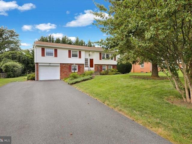 1609 Santa Barbara Dr, Lancaster, PA 17601
