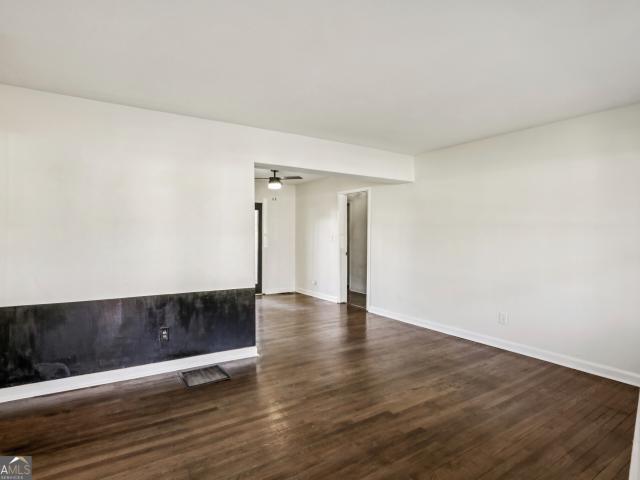 1609 Tanager Circle