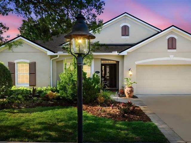 1609 Victoria Gardens Dr, Deland, FL 32724