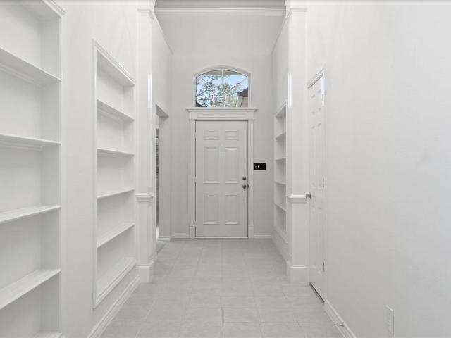 1609 Villa Court
