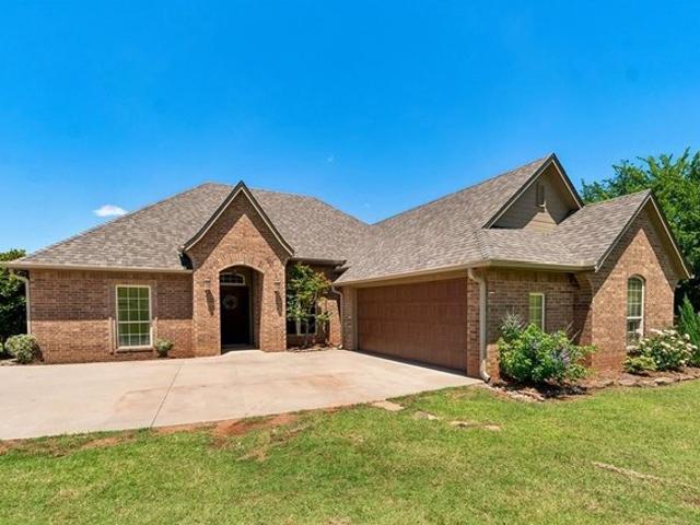 1609 Willow Rd, Blanchard, OK 73010