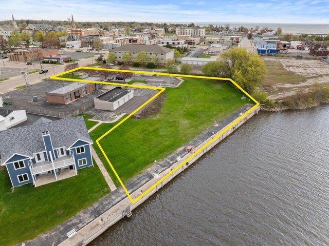 1609 16th St, Two Rivers, WI 54241