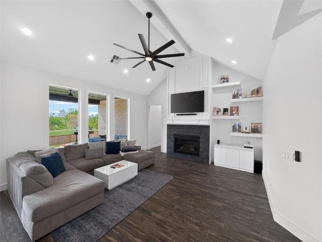 16001 Aparados Way