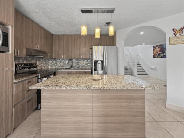 16004 SW 87th Ter, Miami, FL 33193 | MLS #A11987