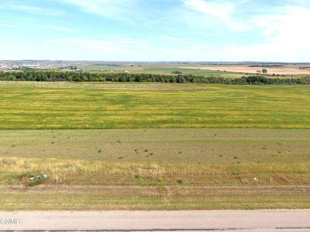 16008 Acadia Dr, Bismarck, ND 58503