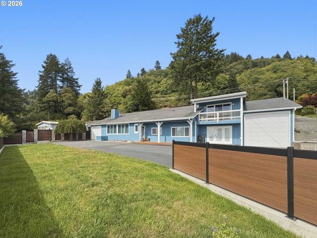 16009 Hannan Ln, Brookings, OR 97415