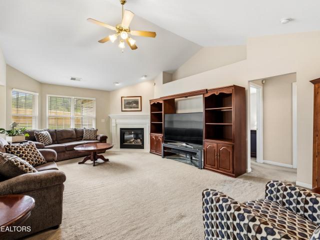 1600 Maremont Rd