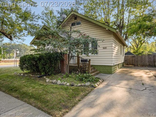 1600 McLean Avenue