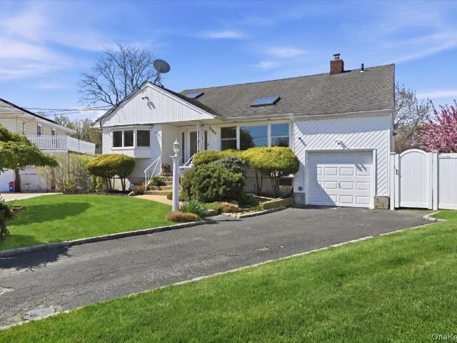 1600 Milburn Ct, Wantagh, NY 11793 | MLS #975282 | Compass