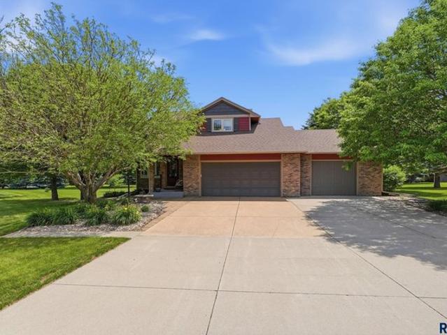1600 N Deer Hollow Rd, Sioux Falls, SD 57110