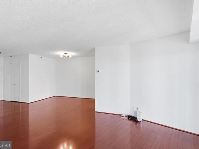 1600 N Oak Street # 1604