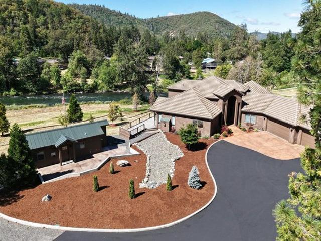 1600 N Second Ave, Gold Hill, OR 97525