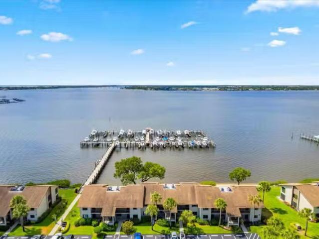 1600 NE DIXIE HWY APT 6 202, JENSEN BEACH, FL 34957 Condo/Town.