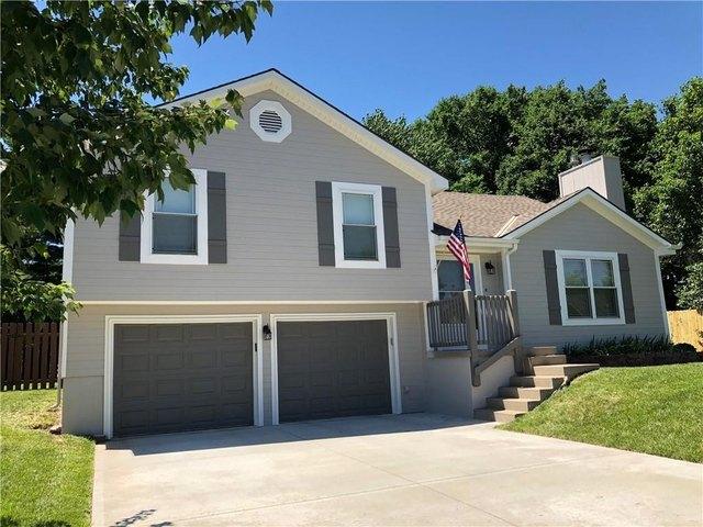 1600 NE Whitestone Dr, Lee's Summit, MO 64086