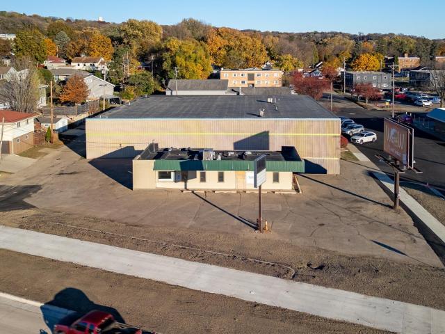 1600 Broadway Avenue N