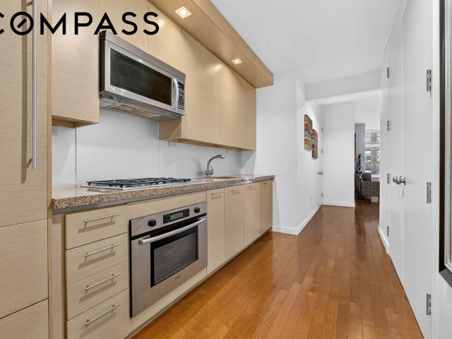 1600 Broadway 6F