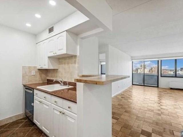 1600 Center Ave #7D, Fort Lee, NJ 07024