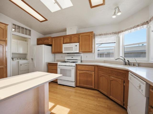 1600 E Vista Way 38