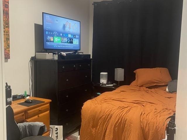 $1600 for Private Bedroom & Bathroom near LSP