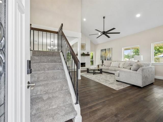 1600 Hartford Dr, Carrollton, TX 75007