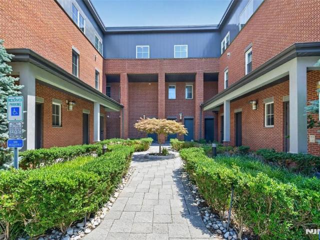 1600 Kaufer Lane Unit# 12, Fort Lee, US, NJ