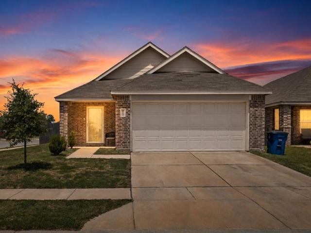 1600 Luke St, Ennis, TX 75119