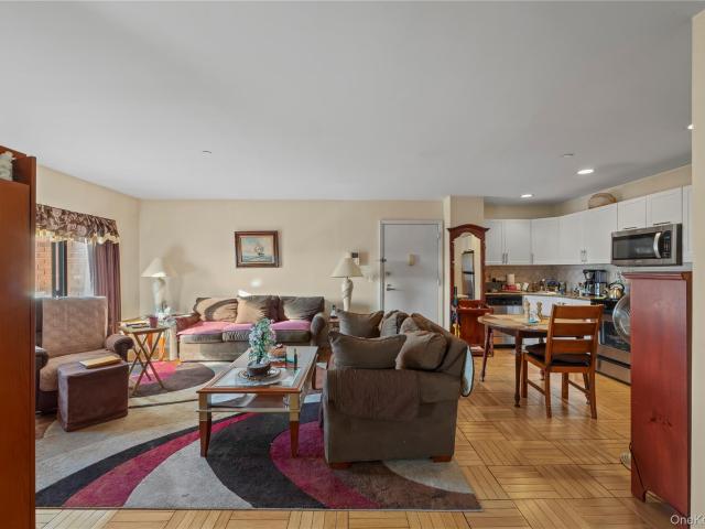 1600 Parkview Avenue 7C