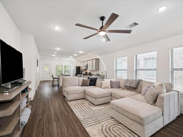 1600 Portia Lane