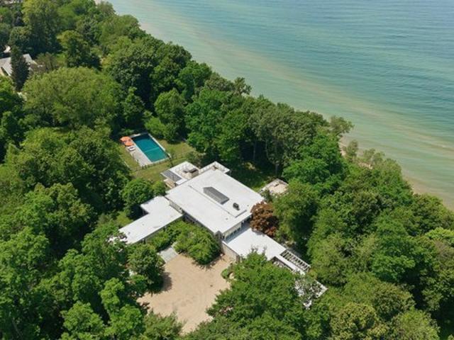 1600 Rocky Gap Rd, Benton Harbor, MI 49022