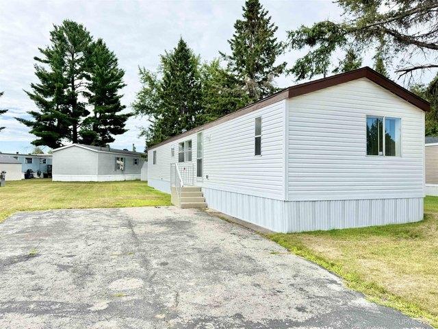 1600 S 30th St Trlr 8, Escanaba, MI 49829