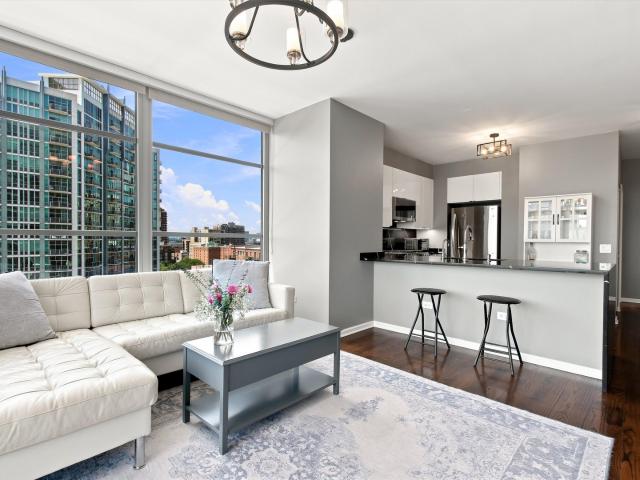 1600 S Prairie Avenue # 1107