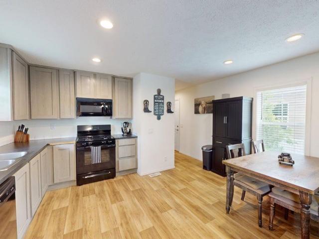 1600 Sable Boulevard