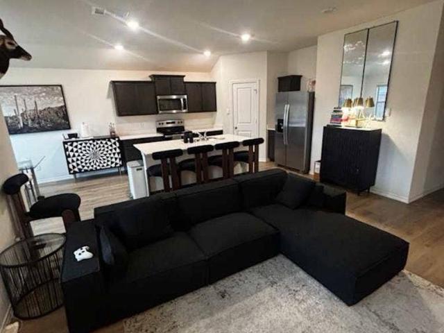 1600 sf, fully furnished, $750/ rm