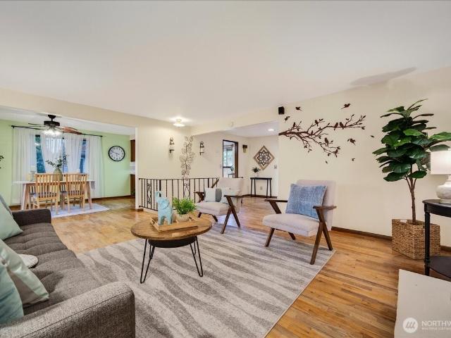 1600 th Ave NE, Shoreline, WA 98155 | MLS #2500 | Compass