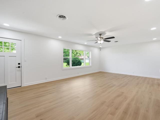 1600 W Red Maple Road