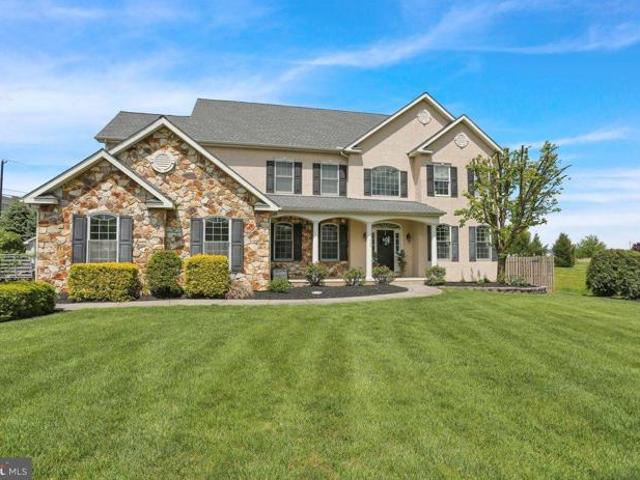 1600 W Thistle Dr, Reading, PA 19610