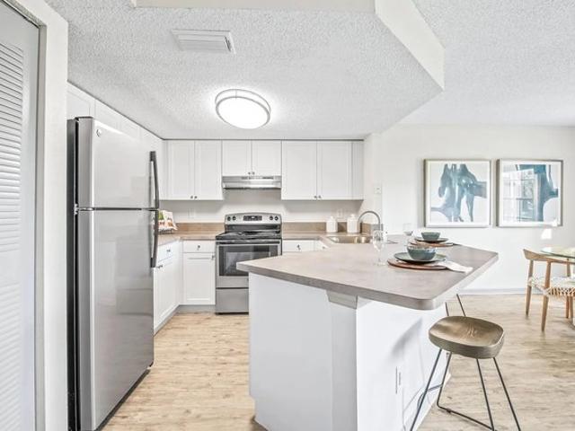 1600 Wellesley Cir, Naples, FL 34116