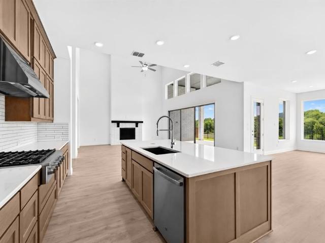 1600 Yellow Rose Road
