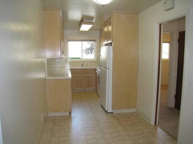 $1600 / 2br 2/1 Charming Apartment in San Carlos