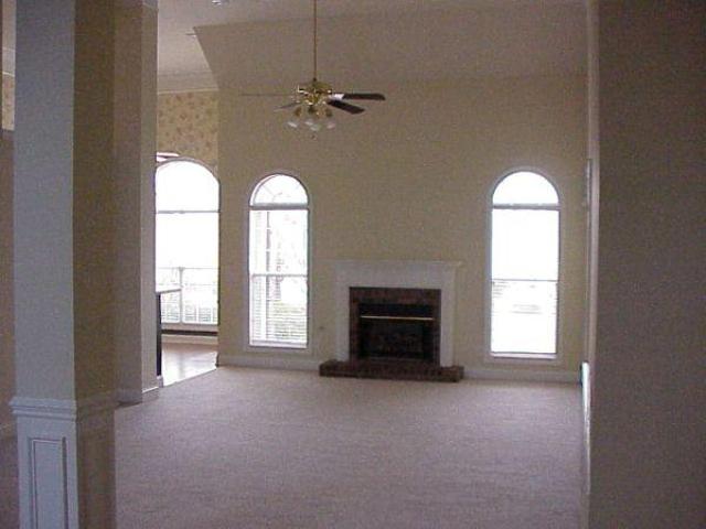 $1600 / 4br 2700ft² Large 4 Bedroom, Centerville 215 Grove Ct. map