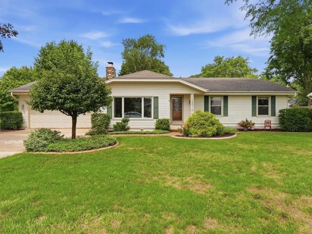 16010 W Cynthia Dr, New Berlin, WI 53151